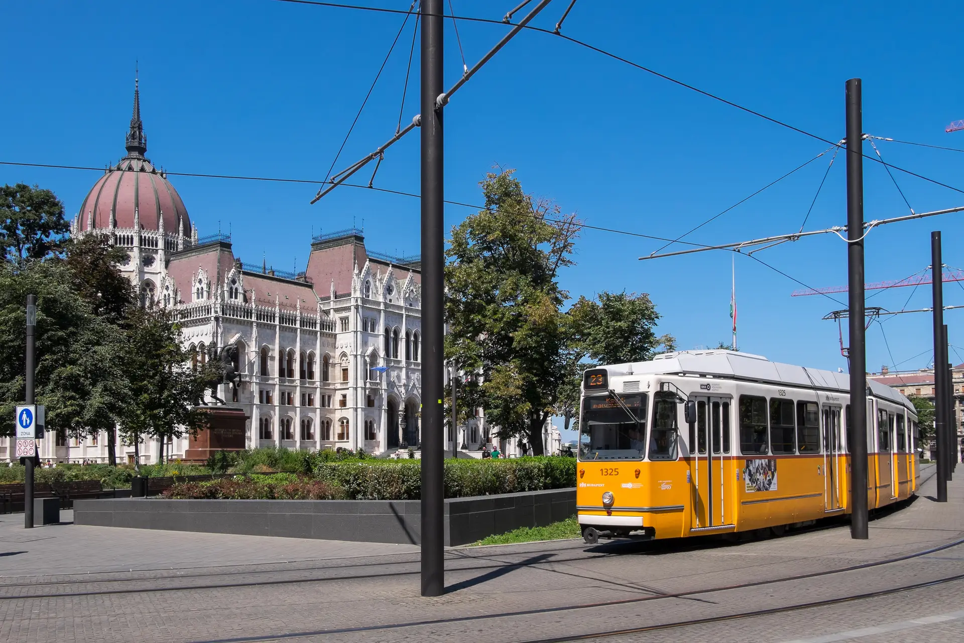 Kossuth Lajos tér - HovaMenjünk.hu